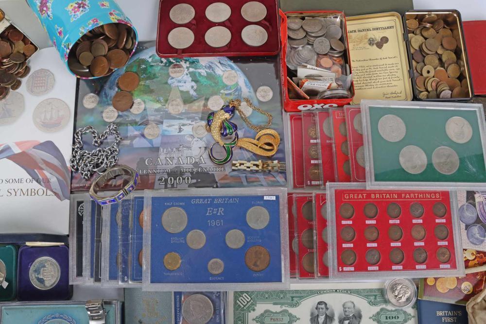 A large selection of modern commemorative and foreign currency